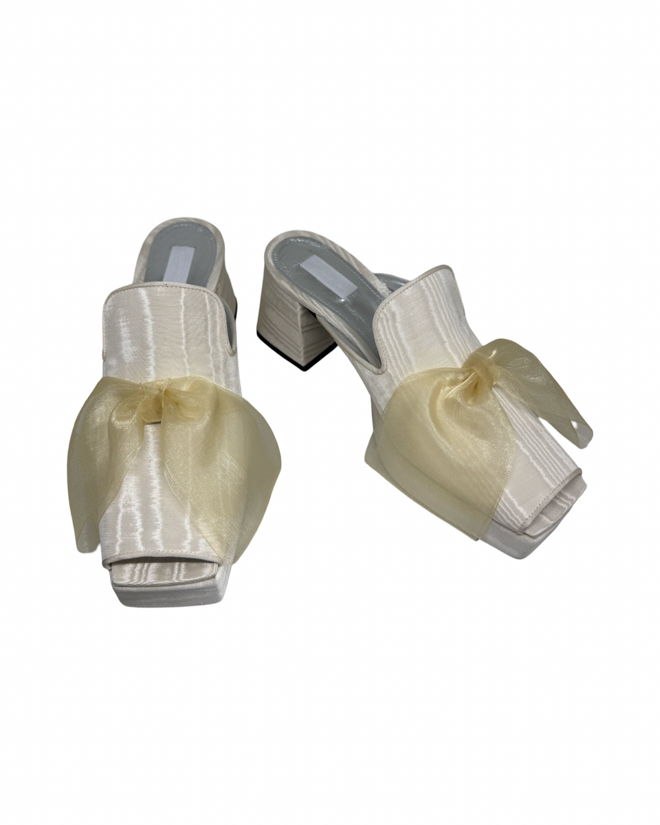 victoria platform – Suzanne Rae